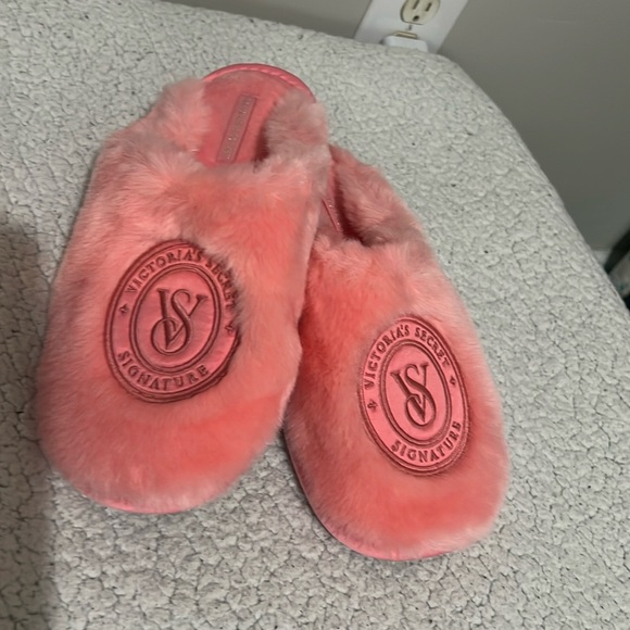 Victoria's Secret | Shoes | Nwt Victorias Secret Signature Pink Faux ...